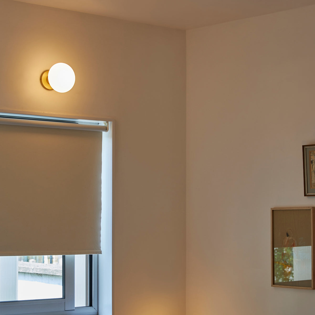 Lochan Wall Light in Graphite + Oval Dim-to-Warm | IP44 rated wall ...